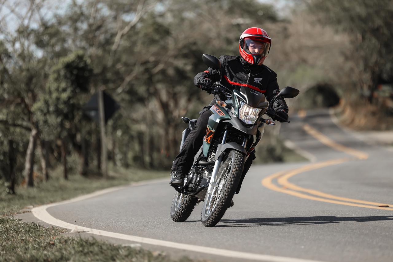 Honda XRE 190 2024: novas cores trazem mais modernidade para a trail ...