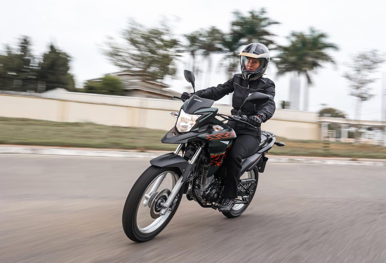 Honda XRE 190 2024: novas cores trazem mais modernidade para a trail ...